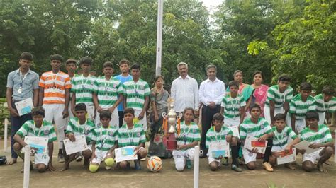 பேளாரஅள்ளி அரசு பள்ளி மாணவர்கள் கால்பந்து விளையாட்டு போட்டியில் மாவட்ட அளவில் சாதனை