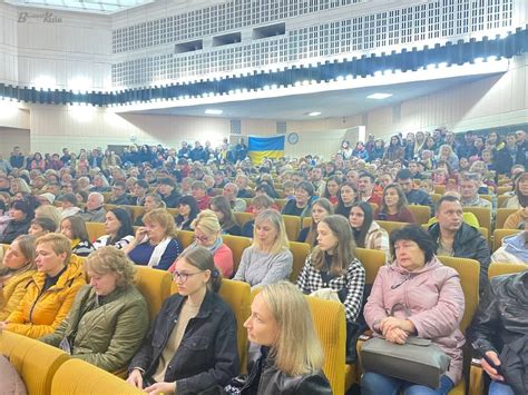Відкладене свято у Києві пів тисячі мешканців Нової Каховки зібралися