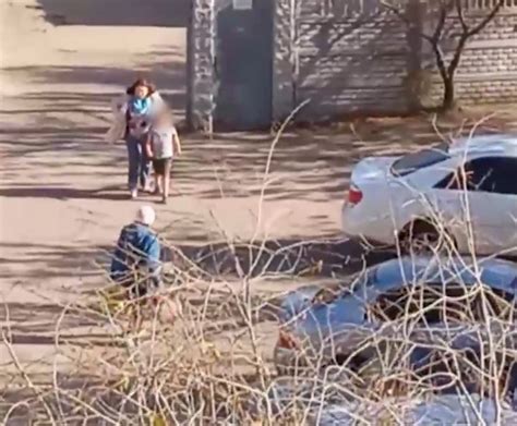 В Улан-Удэ раздетого ребёнка отвели на помойку - новости Бурятии и Улан-Удэ