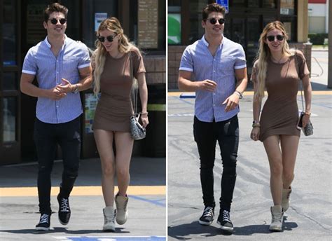 Bella Thorne Elege Microvestido E Quase Mostra Demais Em Passeio Ex