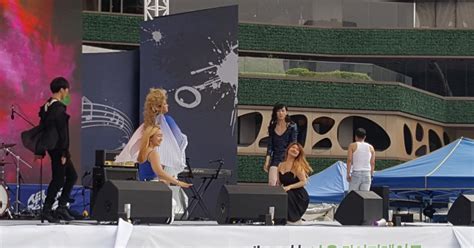서울 도심서 퀴어 퍼레이드반대집회도 맞불