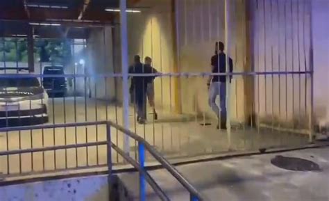 Mãe tortura filha e grava a cena mulher foi presa pela polícia na