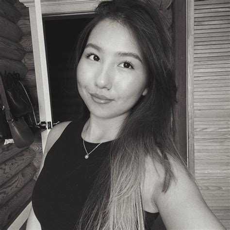 Когда у девушки есть свои собственные деньги и она хорошо выглядит мужчине нечего ей предложить