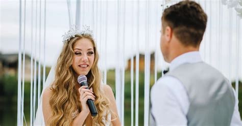 Bride Gets Revenge By Reading Out Cheating Grooms Text Messages To