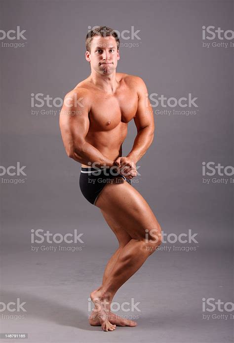 Bodybuilder 표시중 그릐 근육을 20 24세에 대한 스톡 사진 및 기타 이미지 20 24세 20 29세 근육질