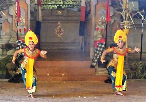 Characteristics Of Balinese Dance Dynamic Very Talking Indonesia