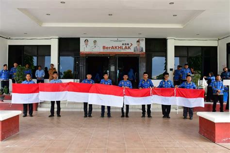 Jelang HUT Ke 78 RI Pemkab Sinjai Bagikan Ribuan Bendera Ke Kecamatan