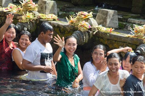 Tofu Photography Women Bathing In Holy Water