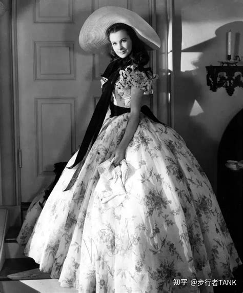 《飘》一部讲农场主女儿破产后拼命求存，努力搞钱的小说。