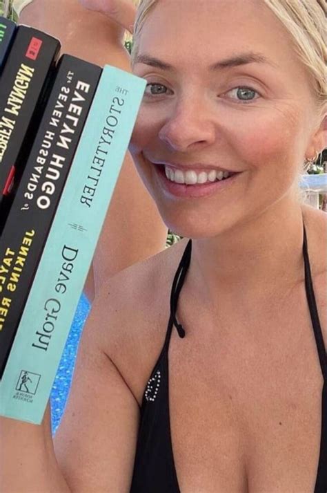 Holly Willoughby Shows Off Her Amazing Curves As She Strips To A
