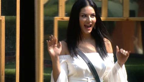 Bigg Boss 11 Weekend Ka Vaar Sunny Leone Enters The House As Guest