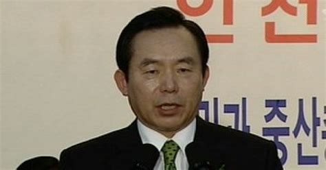 이인제 민주당 첫 경선서 조순형 꺾고 1위