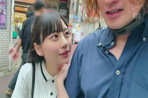 Midv 217 えっ！こんなところでヤルと声出ちゃう…！ デート中に誰にもバレないように焦らして…焦らして…強 射精してくる小悪魔密着囁きお