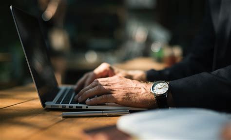 ¿qué Es La Estafa Del Ceo Y Cómo Prevenirla Dolbuck