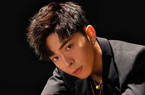 Mirrors Edan Lui Flaunts Abs To Celebrate One Million Views For His Latest Music Videos