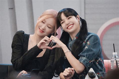 220925 Blackpink Lisa And Rosé Fansign Event Kpopping