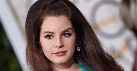 “i Gained 220 Pounds Eating Junk Food” Lana Del Rey Put On Tight