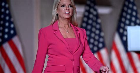 Trump Pilih Pam Bondi Sebagai Peguam Negara Harian Metro