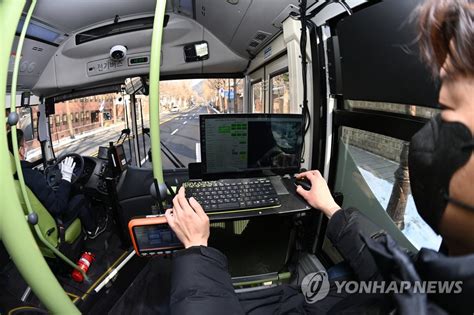 청와대 주변에서 운행되는 전기 자율주행버스 연합뉴스