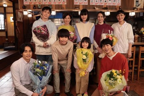 『家庭教師のトラコ』、中村蒼、美村里江、鈴木保奈美ら笑顔のクランクアップ ／2022年9月20日 写真 ドラマ ニュース