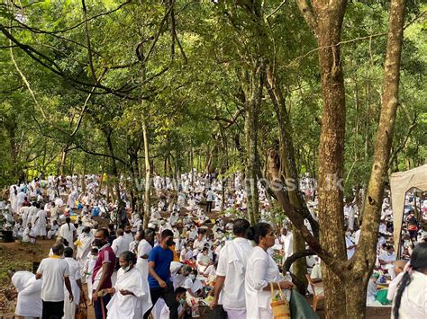 රටේම අවධානය ගත් කූරගල රජමහා විහාරස්ථාන භූමිය සැදැහවතුන්ගෙන් පිරී ඉතිරි