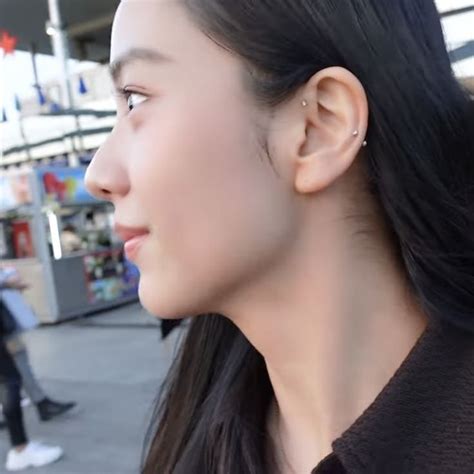 Jisoo Barcelona Vlog Ear Piercings Piercing Earings Piercings