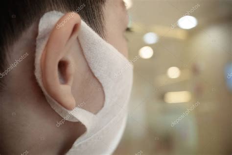 Lindo Niño Usar Mascarilla Higiénica Cuidado De Su Auto De La Infección