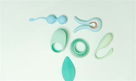 7 Sex Toys For Couples To Turn Up The Heat In The Bedroom