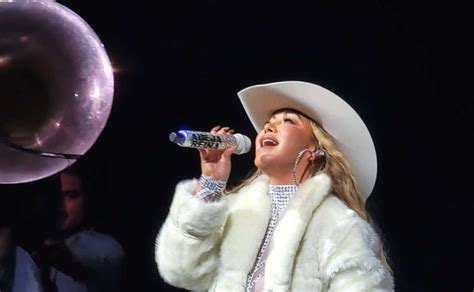 Chiquis Rivera Se Luce Con Un Enterizo Que Delinea Sus Curvas De Forma