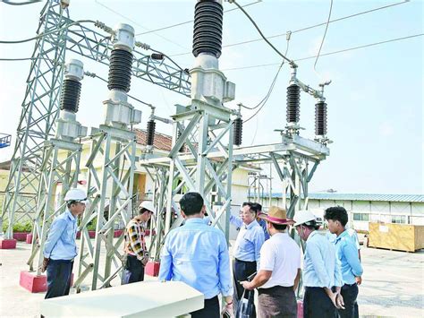 မိုခါမုန်တိုင်းကြောင့် ပျက်စီးသွားသည့် စစ်တွေမြို့ရှိ ၆၆ ၁၁ ကေဗွီ ဓာတ