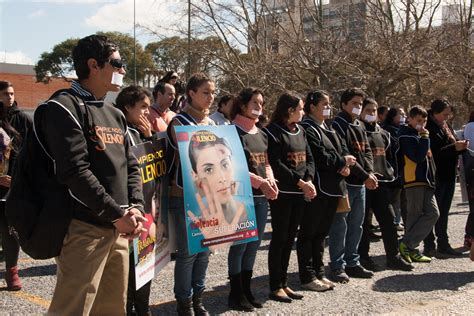 Decenas De Personas Se Ataron Denunciando La Violencia En Uruguay