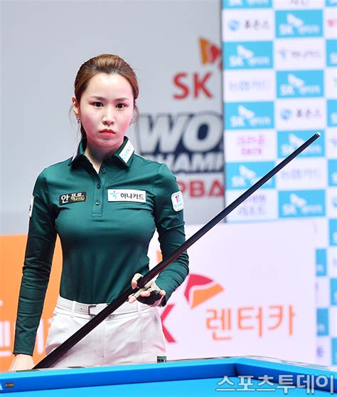 St포토 김진아 집중한 당구미녀
