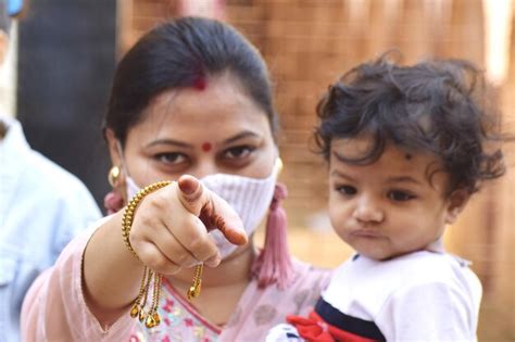 Premium Photo A Mother Showing Her Daughter To Camera