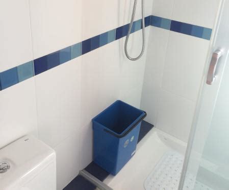 La técnica del ducha cubo para ahorrar agua