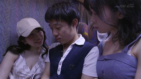 釣りエチ三平 On Twitter こっそり薄暗い夜行バスの車内でセック する女子大生3人組👀 周りにバレない様にスローピストン🤭