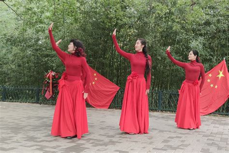 紫竹院广场舞鸿雁杜老师领舞歌好听舞步优美 凤凰网视频 凤凰网