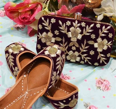Stylish Footwear Jutties Mojari Rs 1500 Only