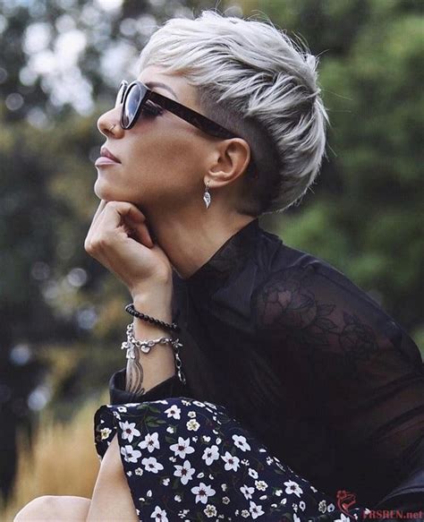 Schone Kurzhaarfrisuren Ab 50 Mit Brille Frisuren