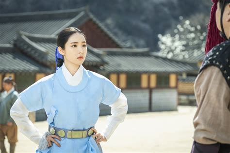 Quartet Led By Shin Se Kyung Pursues Their Dreams In Rookie Historian