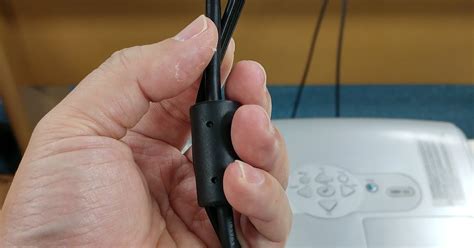 im5481 VGA線跟電源線為何不能結合在一起