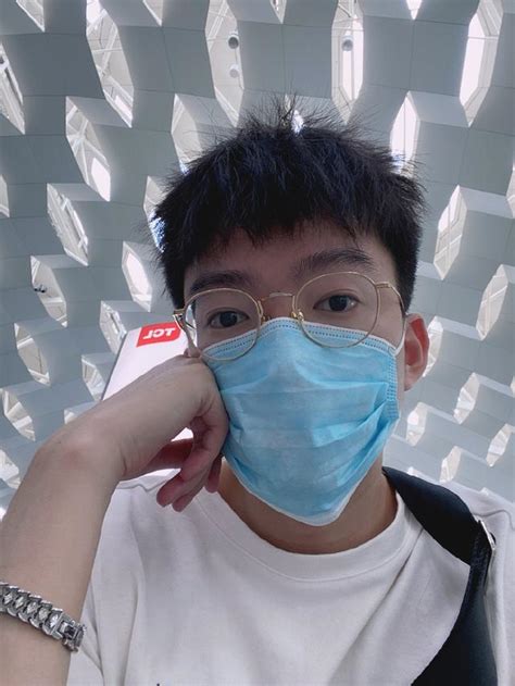 寒夜再和lol主播搞事情？碰上正牌國服滑板鞋，直言線下不虛 每日頭條