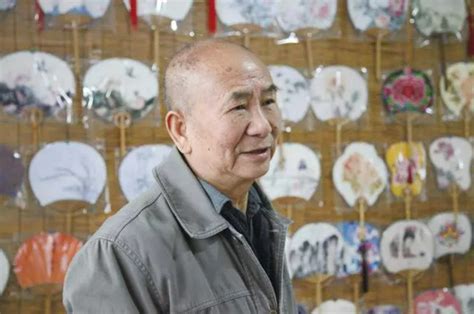 【暑期社会实践】走进非遗团扇——“点亮微光 盐青先行”志愿服务团拜访桂林圆竹剖丝团扇技艺传承人黄硕夫先生