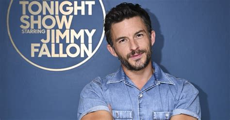 How Jonathan Bailey With His Glasses Nearly Made Out With Jimmy Fallon Instinct Magazine
