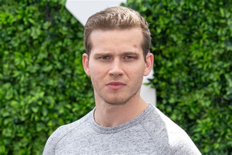 Who Is Oliver Stark Meet 911 Star Behind Evan Buck Buckley Radio Times