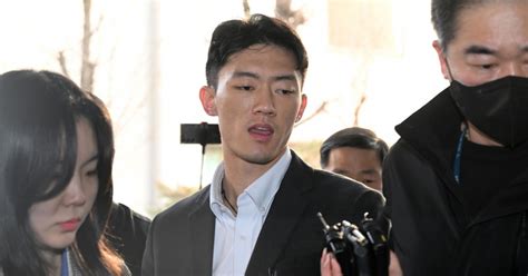 전두환 손자 입국 직후 공항서 체포…광주행 무산