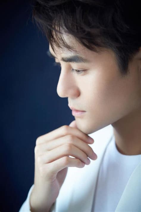 王凯没有拿到奖之后，粉丝开骂正午和侯鸿亮凤凰网