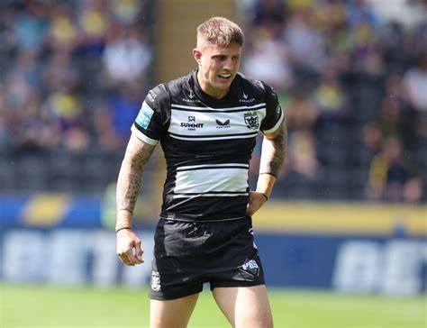 New Signing Liam Sutcliffe Makes Statement Of Intent On Huddersfield Giants Ambitions