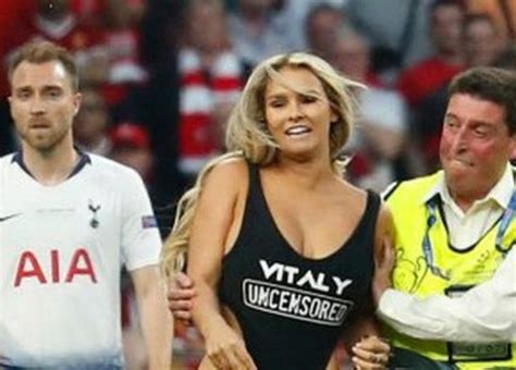 تعرف على الفتاة التي اقتحمت ملعب نهائي دوري أبطال أوروبا خبر في الفن