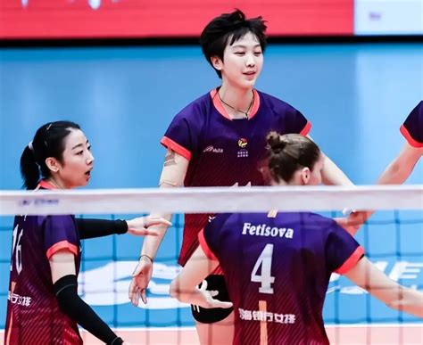 泪目！女排32岁最美二传复出：世界冠军又美又能打，赢球累坏了