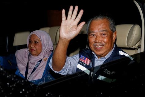 Malaysias Muhyiddin Anwar Race To Form Government As Turmoil Drags On